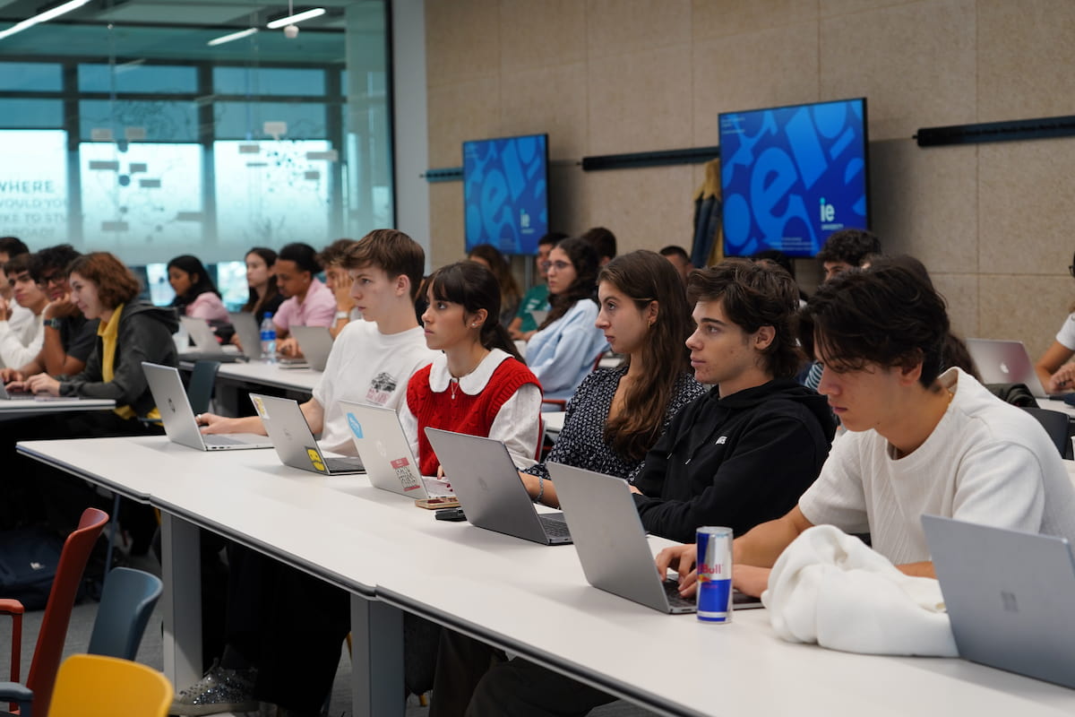 How to learn quantum computing: A new specialization